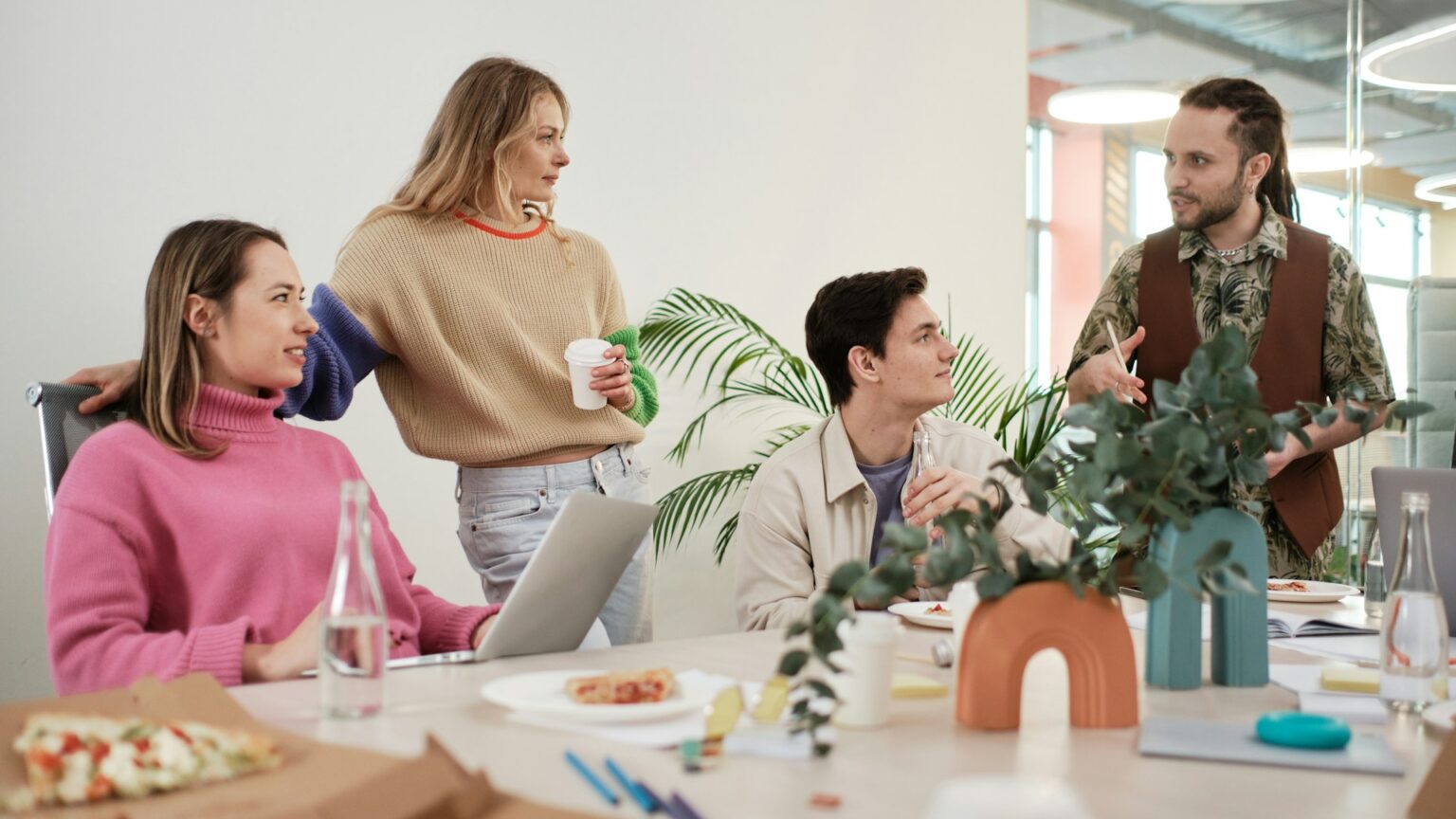 How To Deal With Having To Be Around People You Don’t Like – The Sense Hub