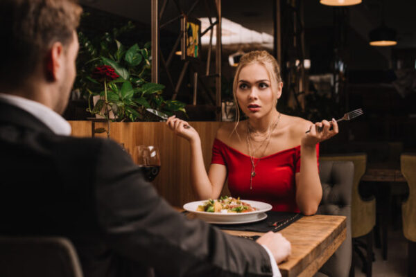 17 Signs You’re the Stingiest Person at the Table – The Sense Hub