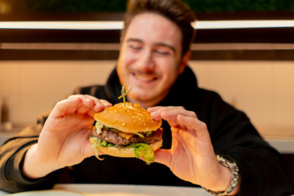 What Is An Emotional Eater? How To Identify Common Signs – The Sense Hub