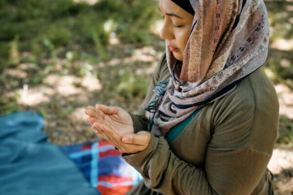 15 Qualities Extremely Religious People Tend To Share – The Sense Hub